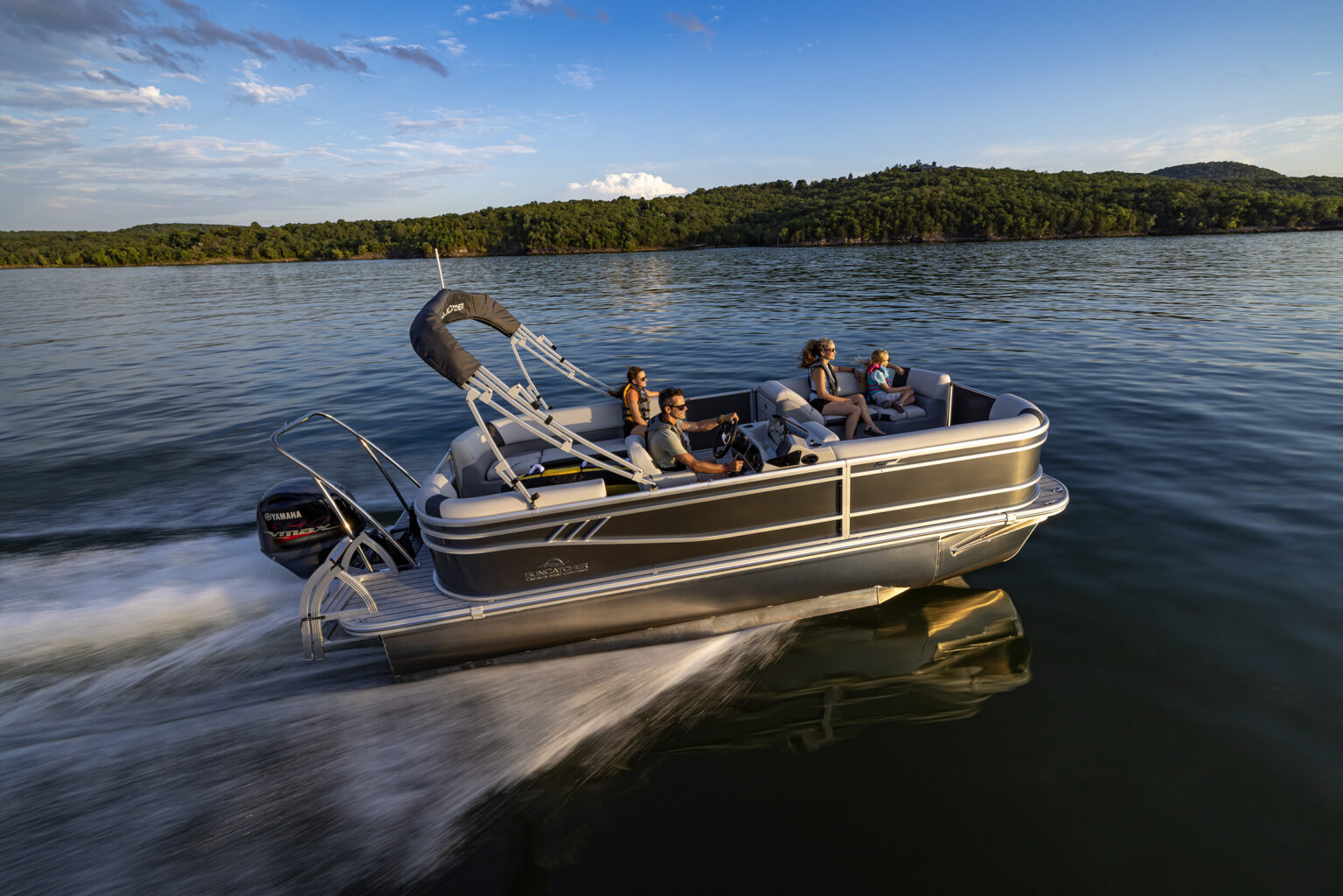 Select Series Features - SunCatcher Pontoons
