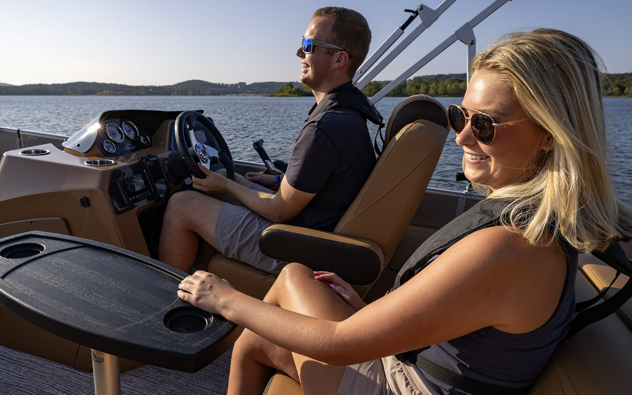 Fusion Series Features - SunCatcher Pontoons